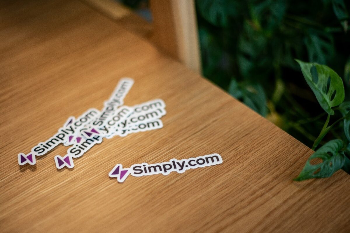 Fra skitse til logo: Sådan blev Simply.com-logoet til - Simply.com blog